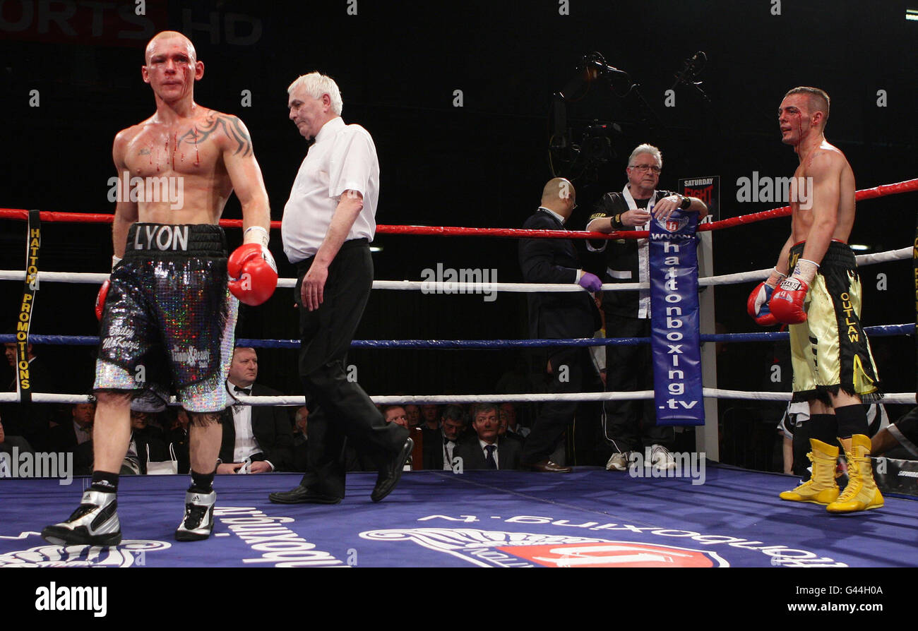 Craig Lyon (left) and Josh Wale return to their corners as their fight ...