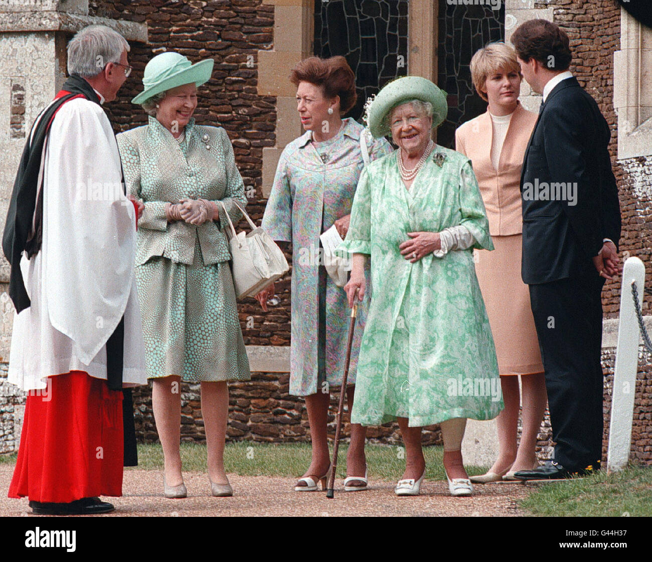 Royal queen mother queen1990s hi-res stock photography and images - Alamy