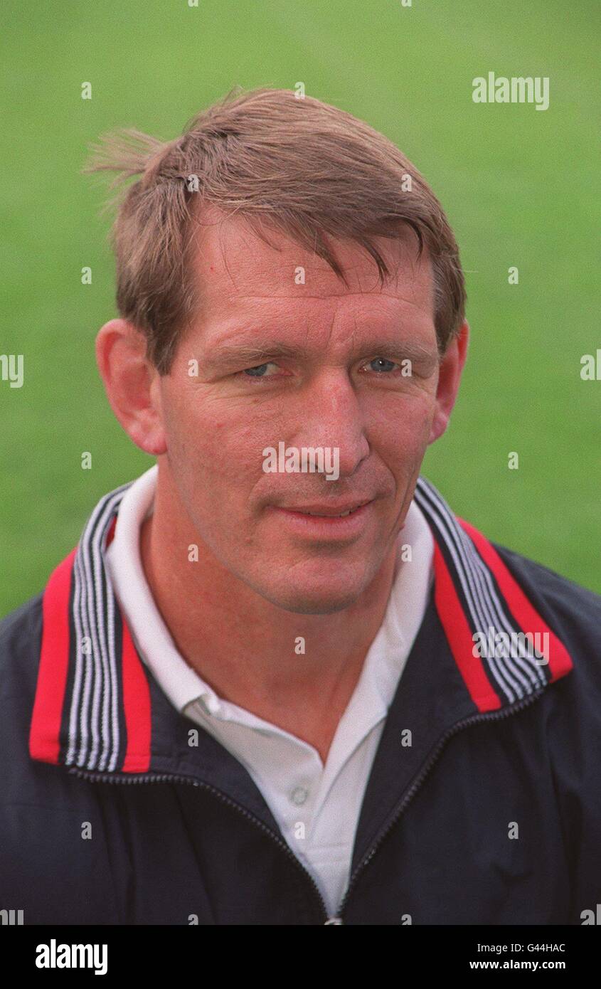 RUGBY LEAGUE PHOTOCALL. GRAEME WEST - WIGAN COACH Stock Photo - Alamy