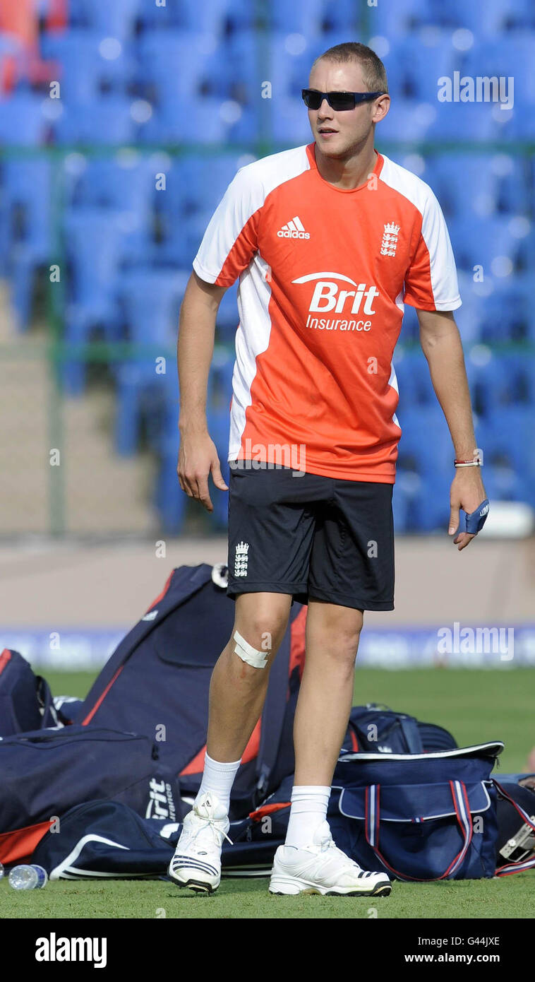 Right knee hi-res stock photography and images - Alamy