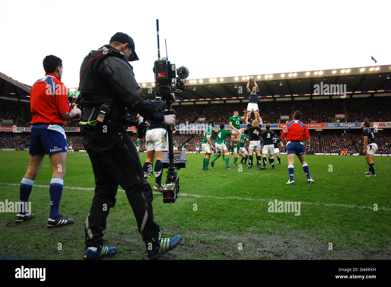 The teams compete for a lineout hi-res stock photography and images - Alamy