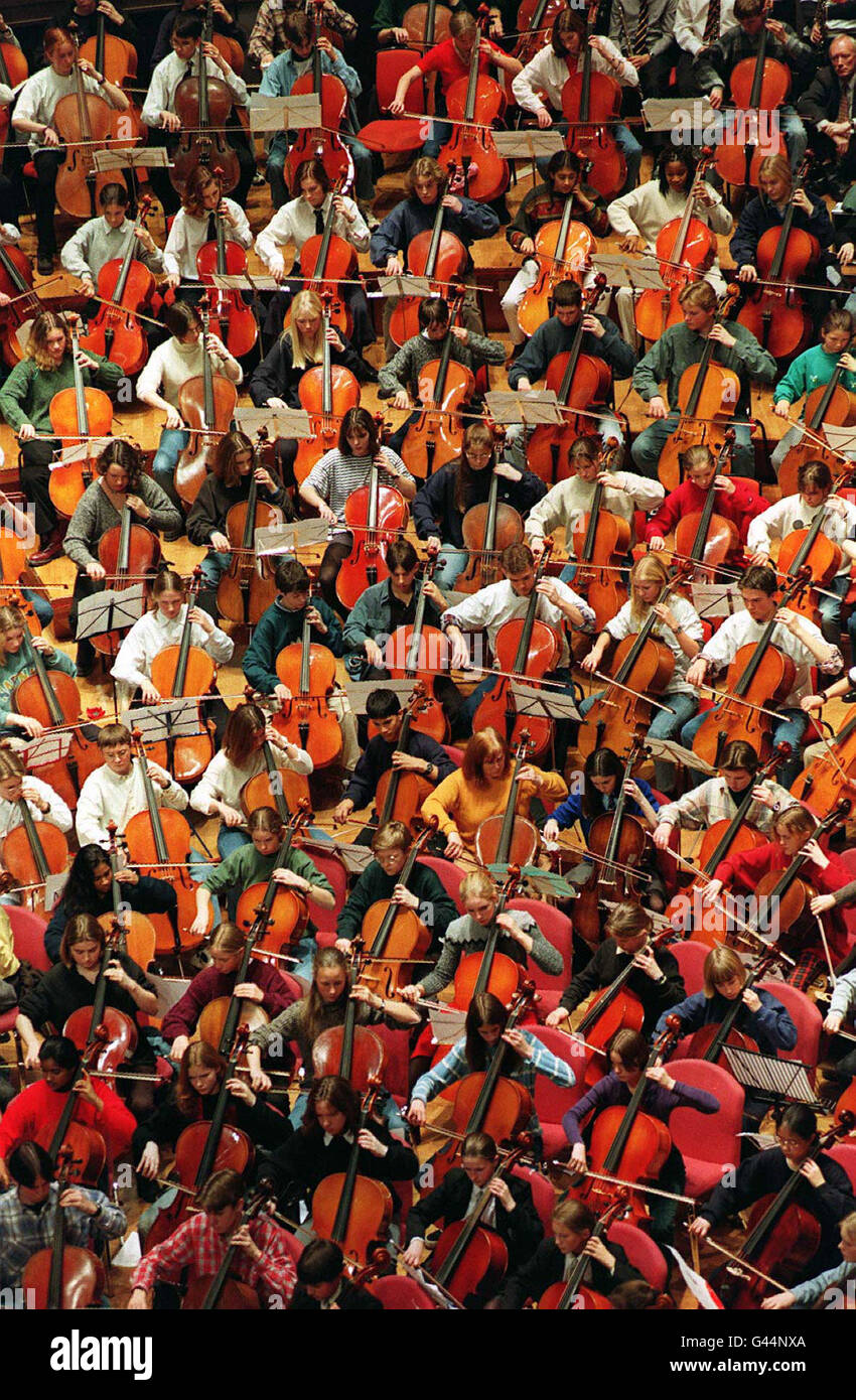 Largest orchestra hi-res stock photography and images - Alamy
