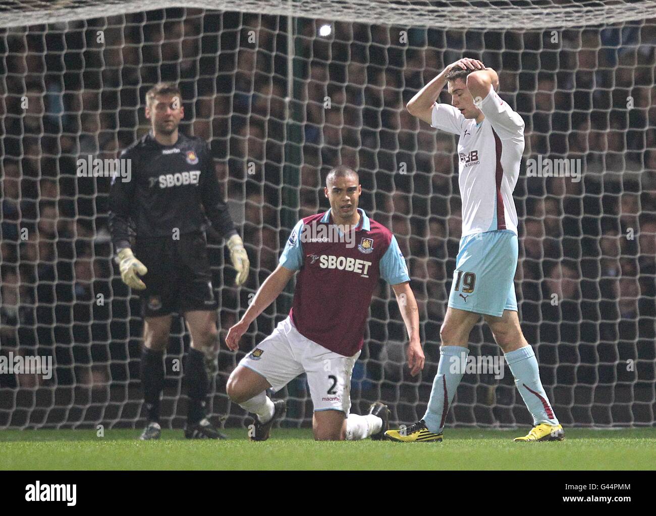 Left right burnleys jay rodriguez hi-res stock photography and images ...