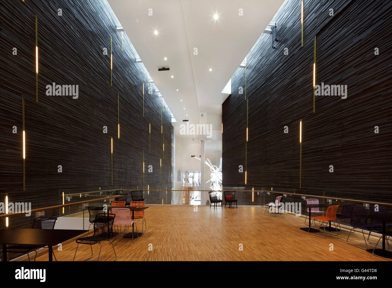 Mezzanine level in lobby hi-res stock photography and images - Alamy