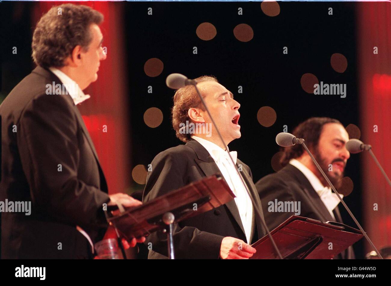 Three tenors hi-res stock photography and images - Alamy