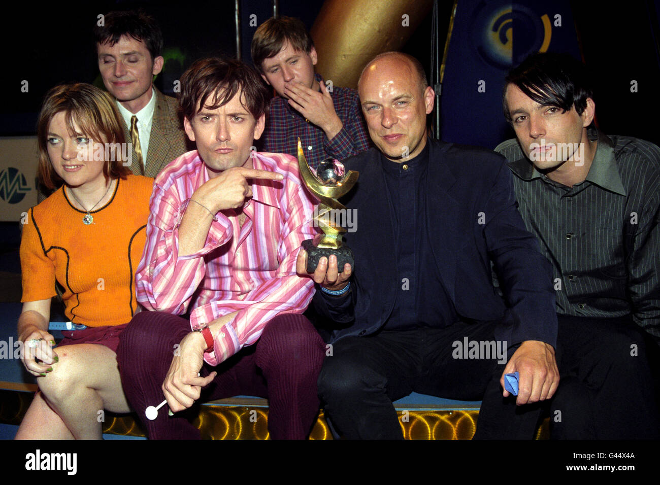Pulp frontman jarvis points at the 1996 mercury music prize hi-res ...