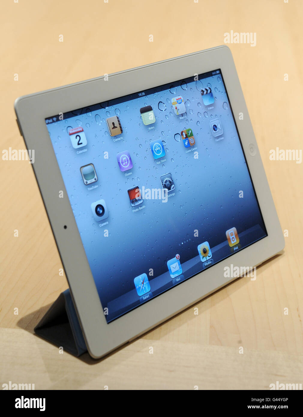Launch ipad2 hi-res stock photography and images - Alamy