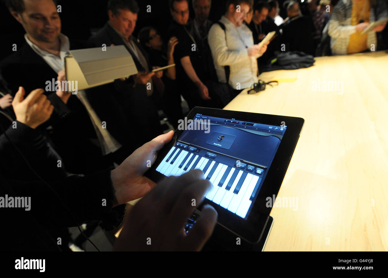 Launch ipad2 hi-res stock photography and images - Alamy