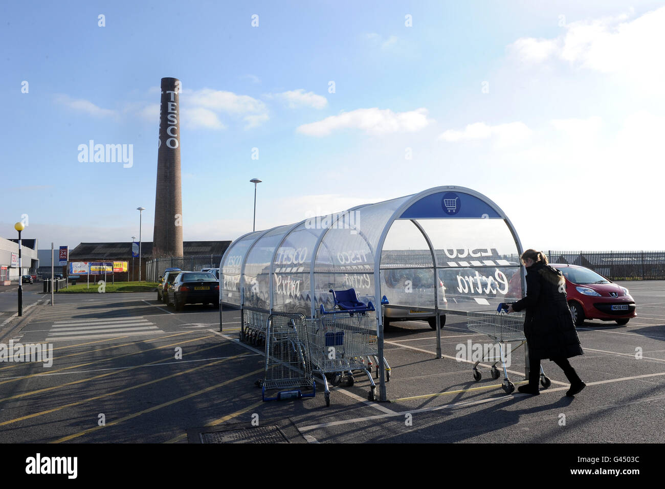 Tesco extra supermarket trolley hi-res stock photography and images - Alamy