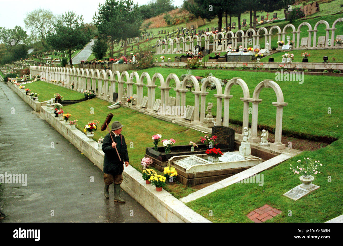 See pa story aberfan anniversary hi-res stock photography and images ...