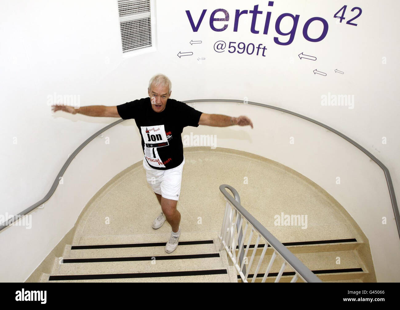 Shelter vertical rush hi-res stock photography and images - Alamy