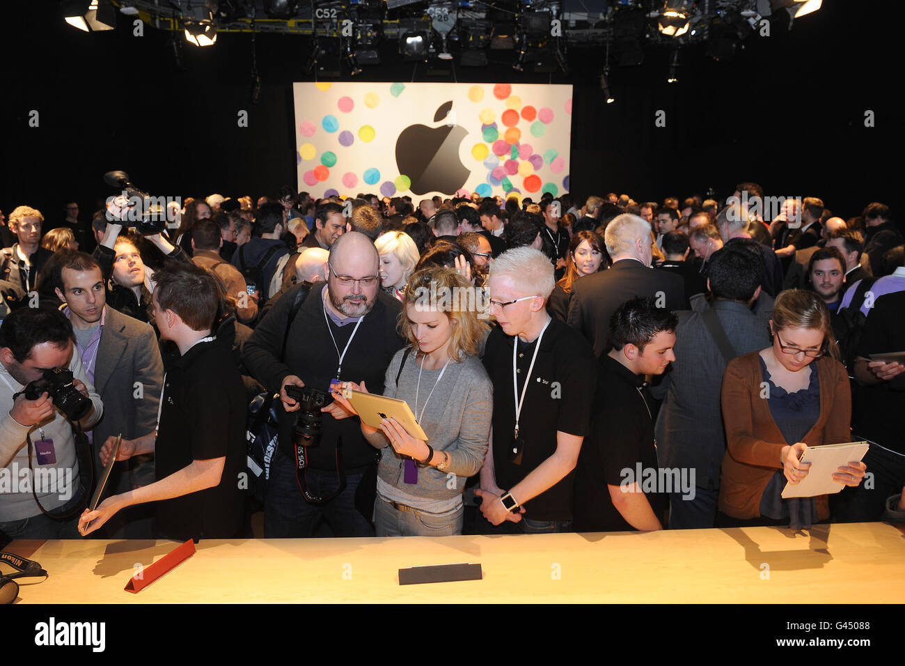 Launch ipad2 hi-res stock photography and images - Alamy