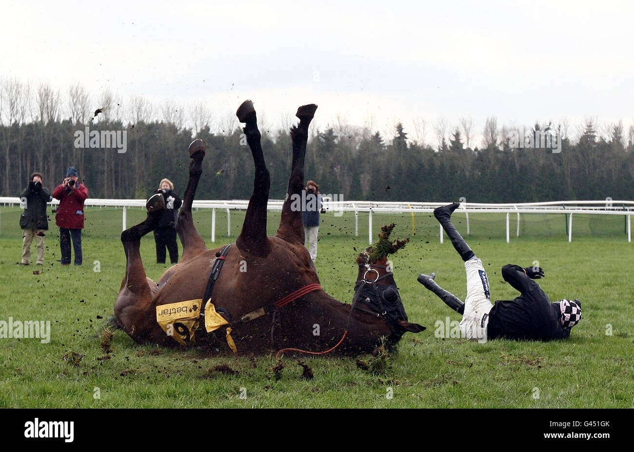 Jockey falling horse racing hi-res stock photography and images - Alamy