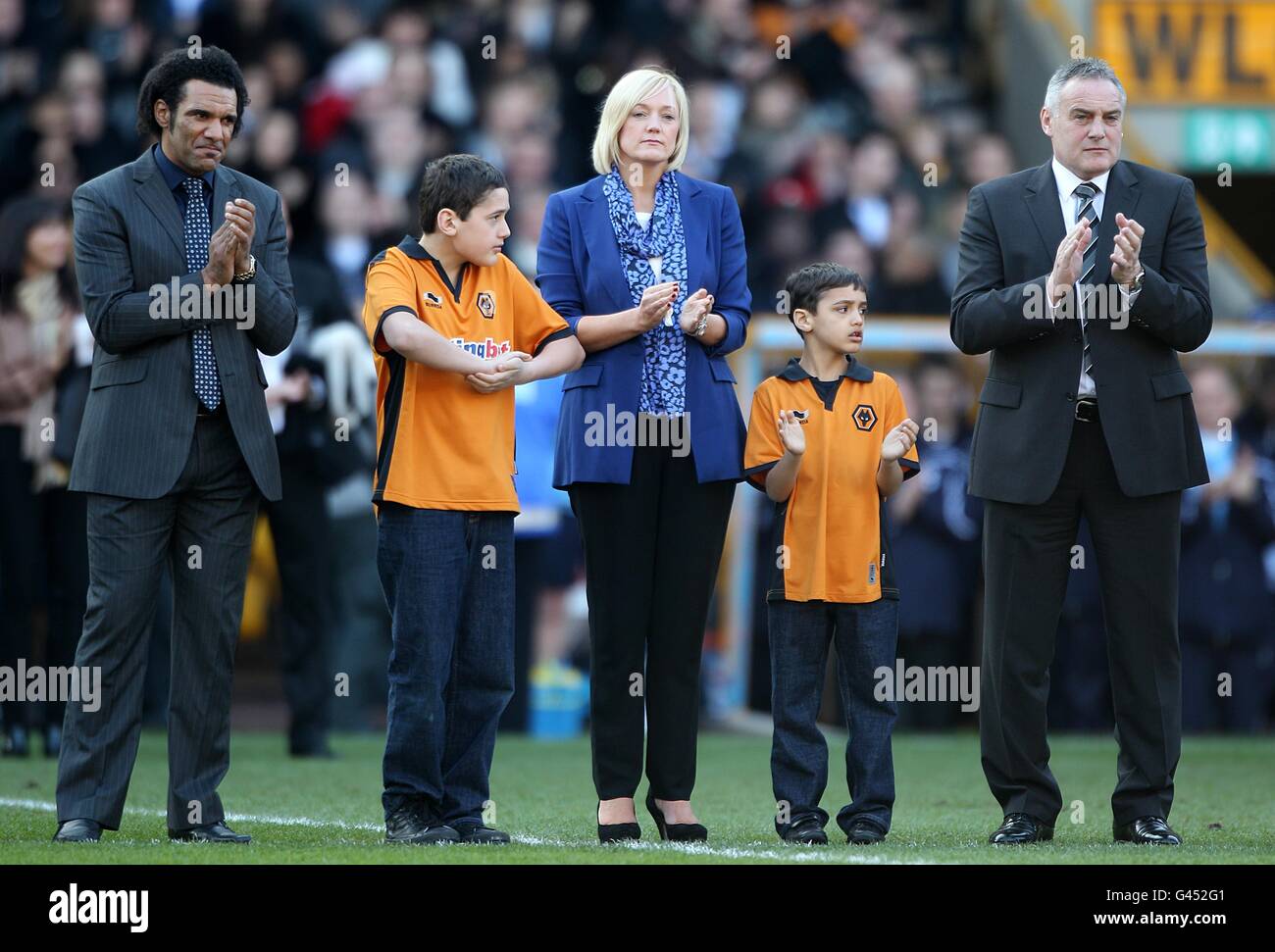 (left to right) Don Goodman, Dean Richard's widow Samantha, sons Rio ...
