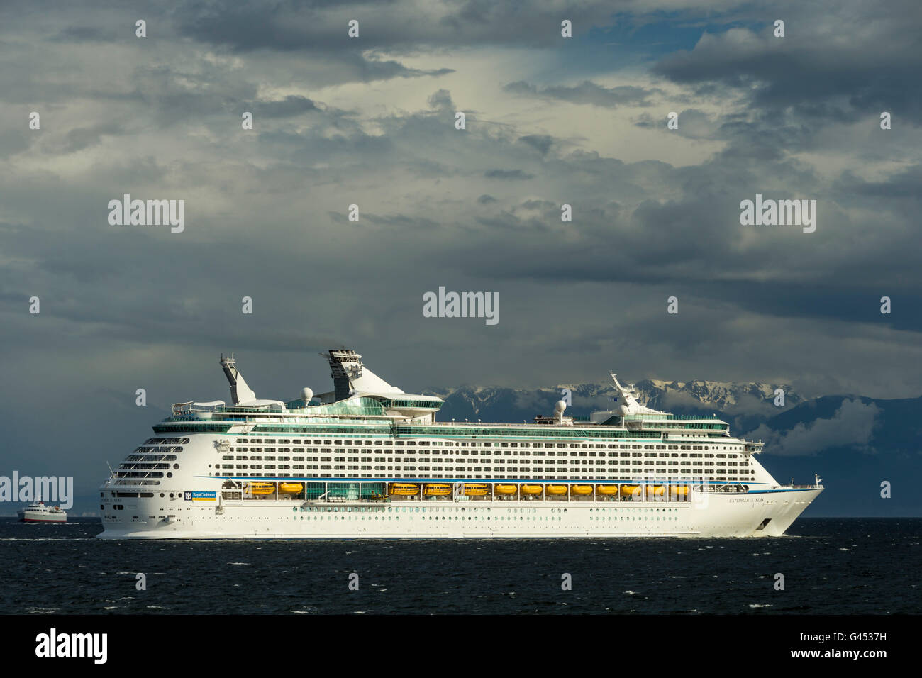 Cruise ship Explorer of the Seas departing Victoria via Salish Sea ...