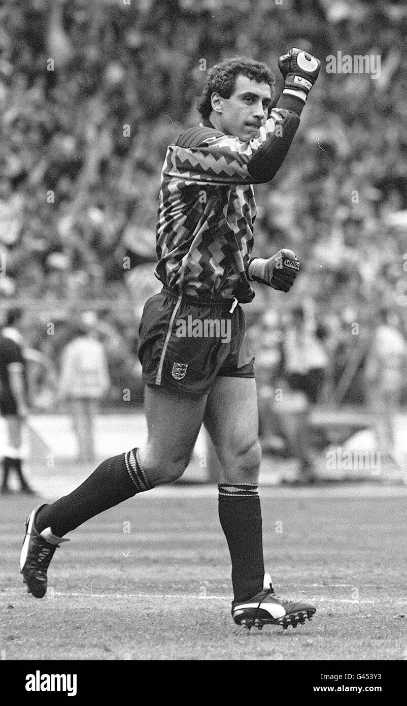 Library filer 232321-9, dated 3.6.89. Former England goalkeeper Peter ...