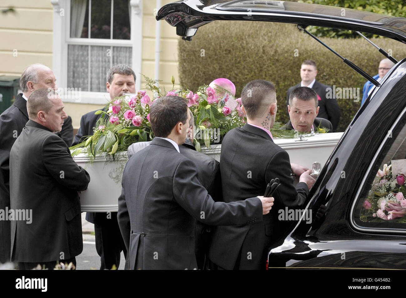 Family of mother-to-be Nikitta Grender, including her boyfriend Ryan ...