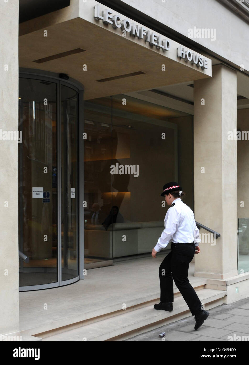 Leconfield house curzon street hi-res stock photography and images - Alamy