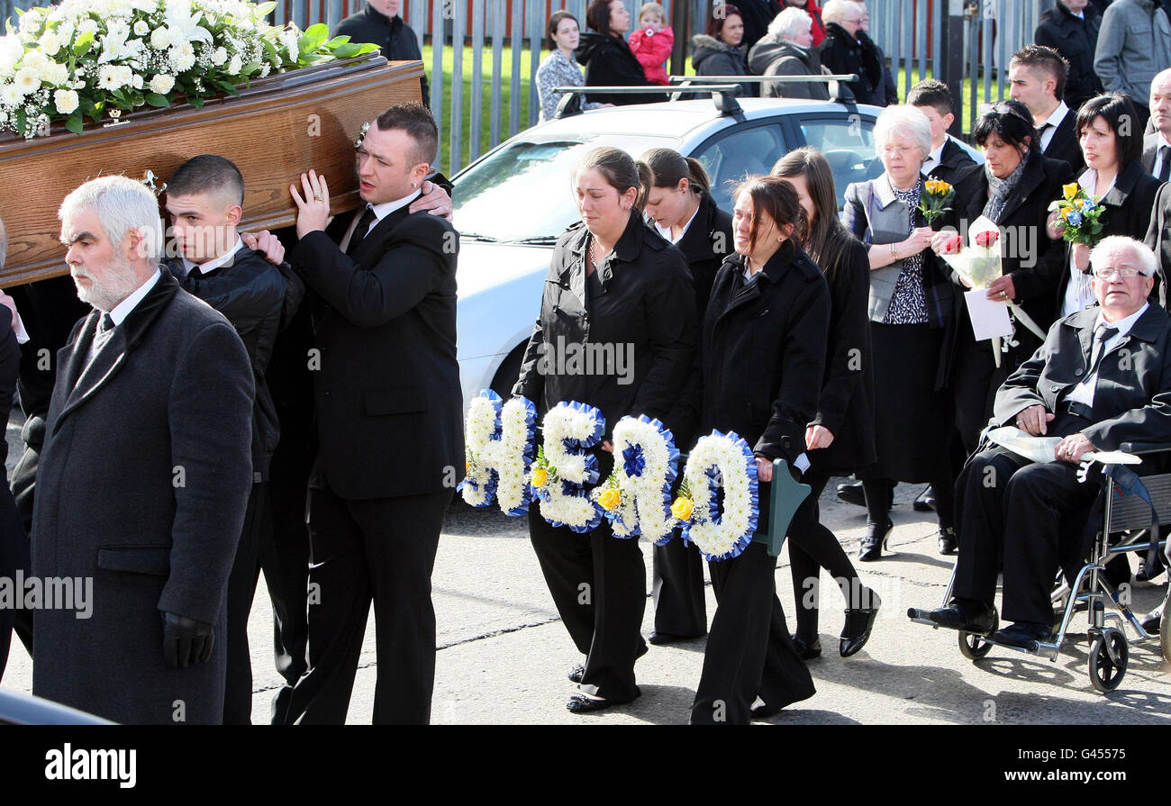 The family of Jonathan Simms walk behind his coffin from the family ...