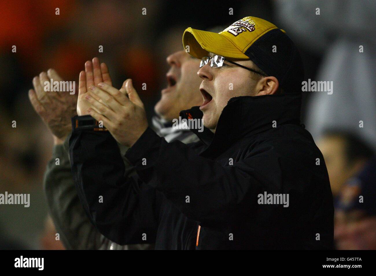Tottenham hotspur fans cheer hi-res stock photography and images - Alamy