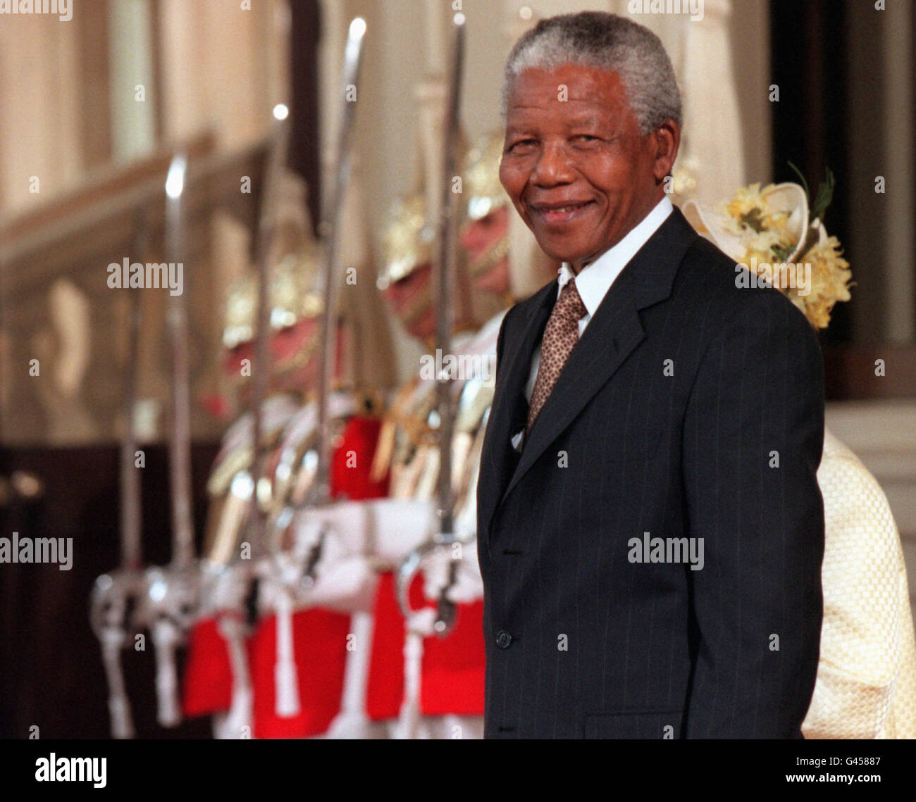 Nelson mandela visit britain hi-res stock photography and images - Alamy