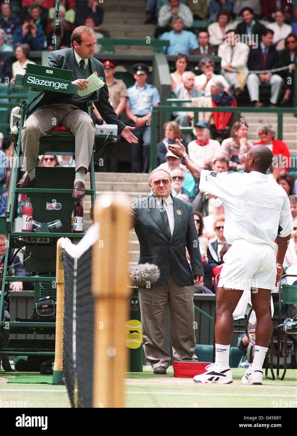 America's MaliVai Washington remonstrates with umpire Bruno Rebuth over ...