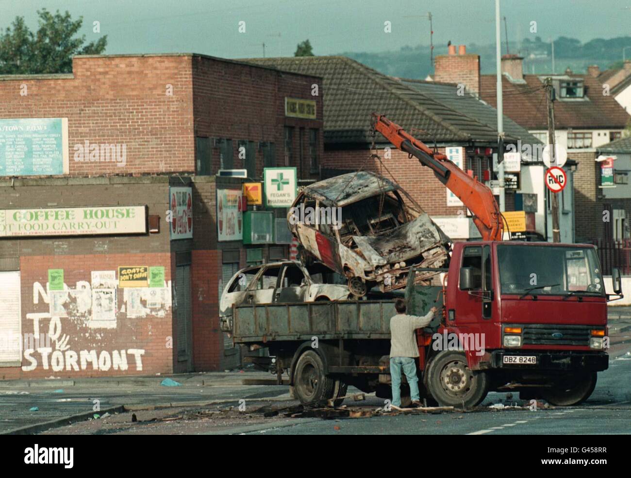 Burnt out lorry hi-res stock photography and images - Alamy