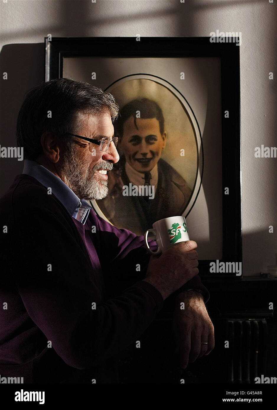 Portrait of gerry adams hi-res stock photography and images - Alamy