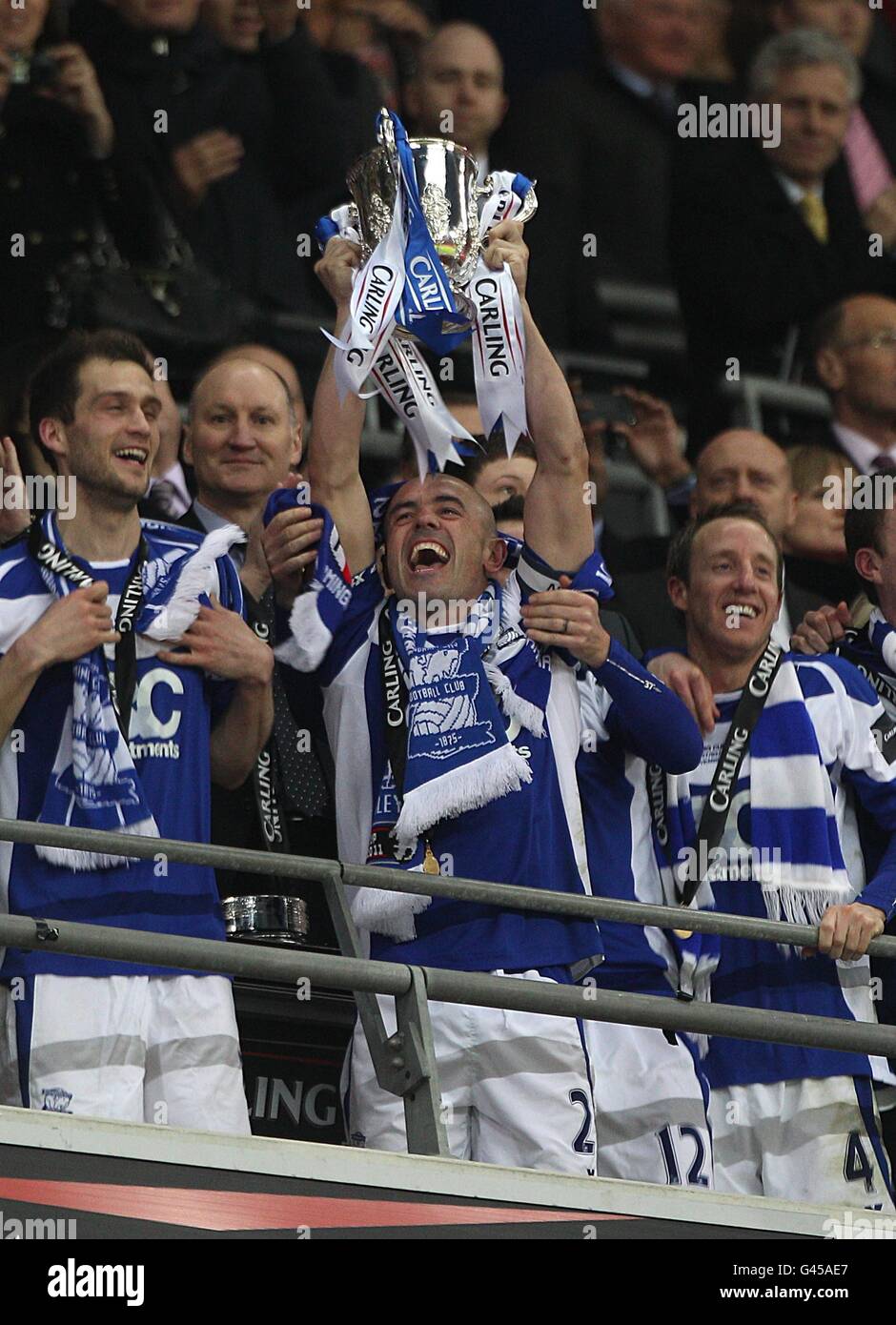 Birmingham City captain Stephen Carr (centre) lifts the Carling Cup ...