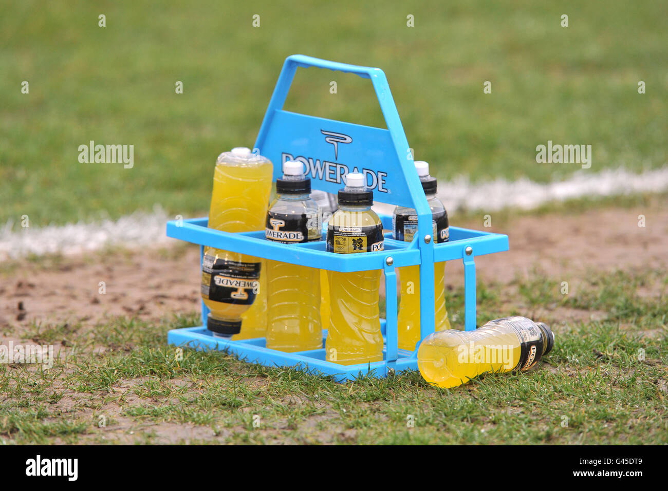 Powerade bottles hi-res stock photography and images - Alamy