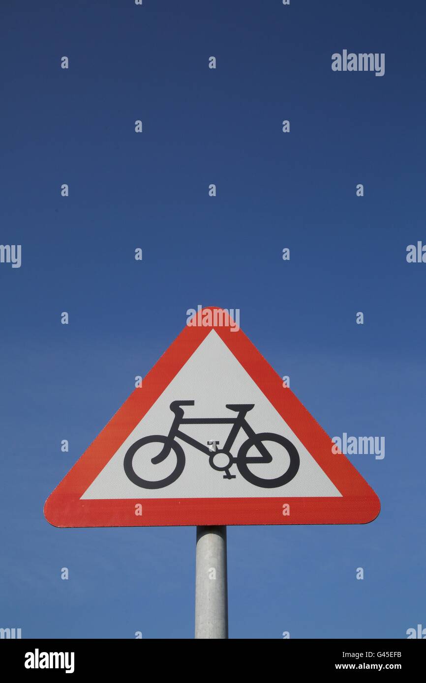 Cycling roadsign hi-res stock photography and images - Alamy