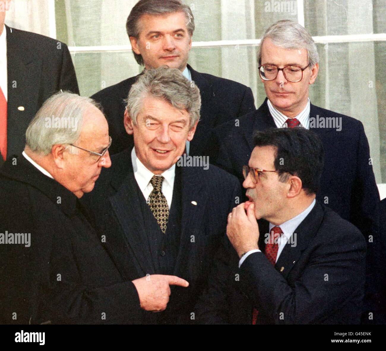Outside looking in, British Prime Minister John Major (top right ...