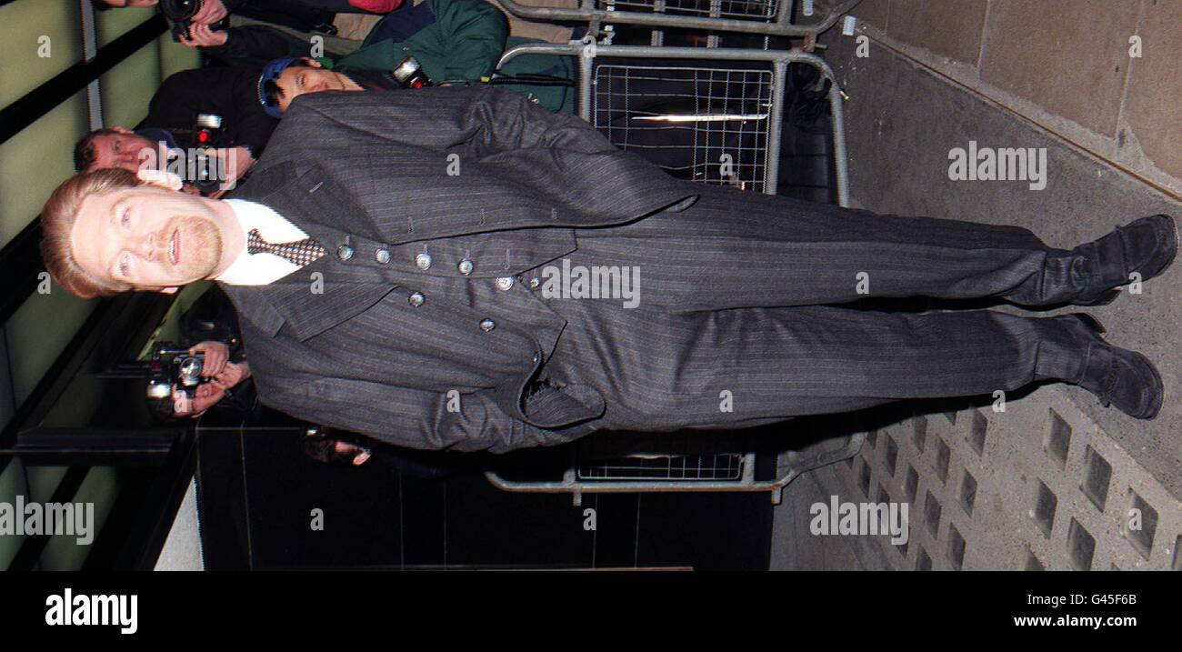 Kenneth branagh hamlet hi-res stock photography and images - Alamy