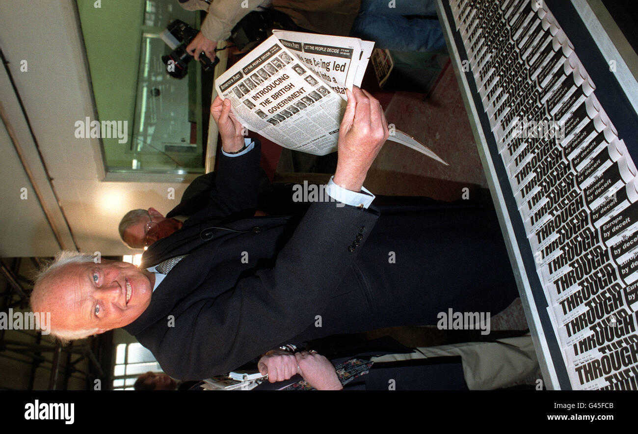Sir james goldsmith leader referendum hi-res stock photography and ...