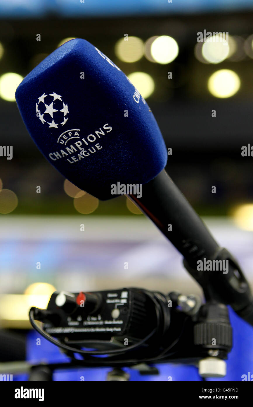 Football microphone commentary hi-res stock photography and images - Alamy