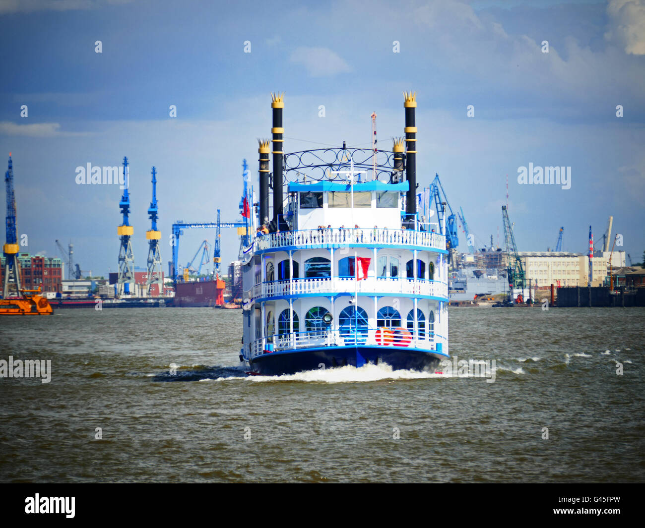 Steam crane canal hi-res stock photography and images - Alamy