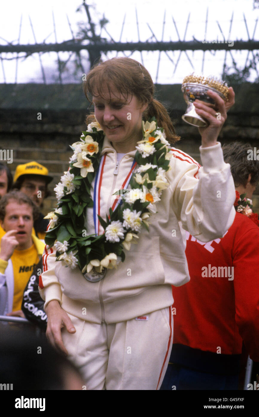 Athletics the 1981 gillette london marathon hi-res stock photography ...