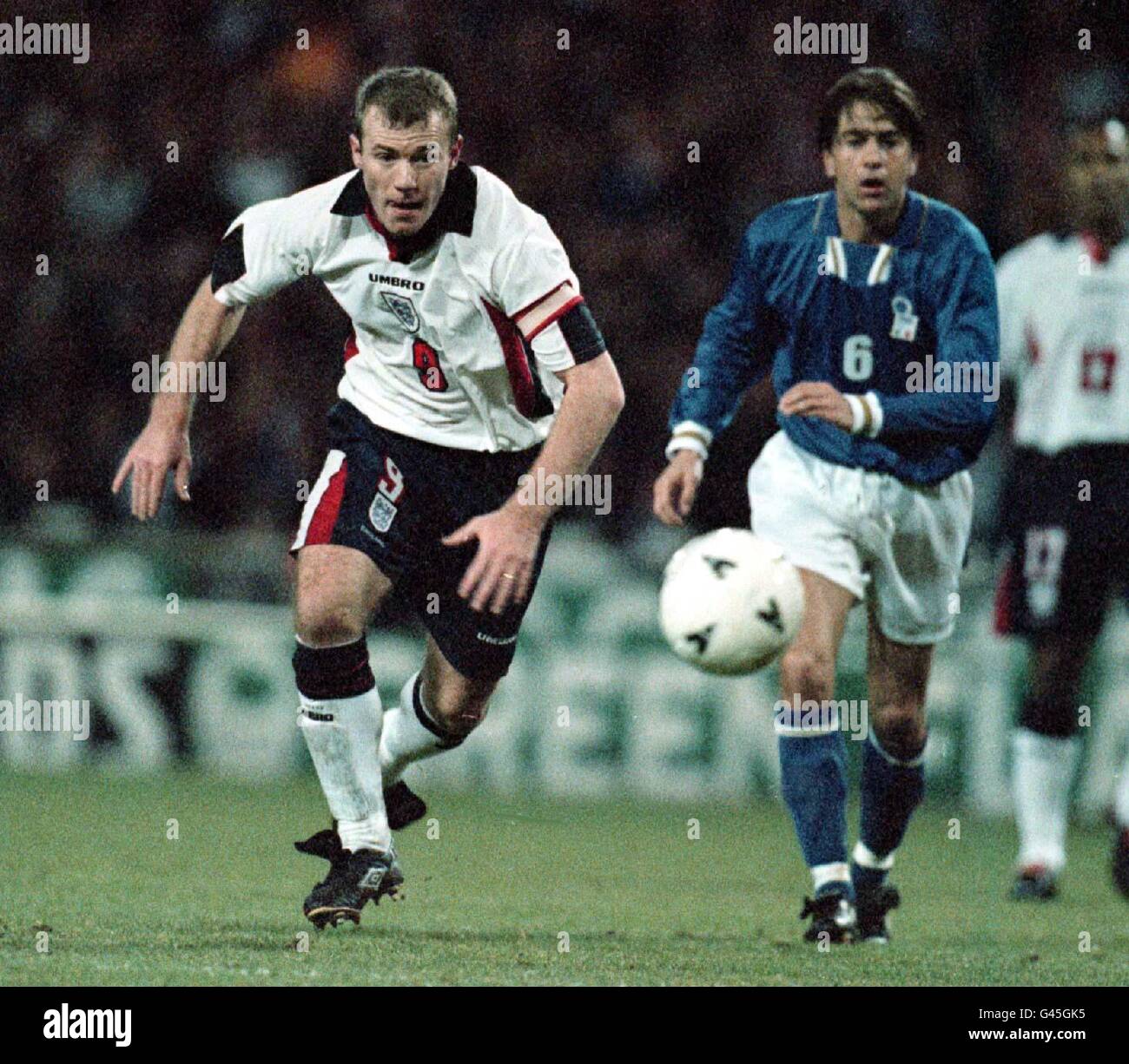 Eng/Italy Shearer action Stock Photo - Alamy Eng/Italy Shearer action Stock Photo - Alamy