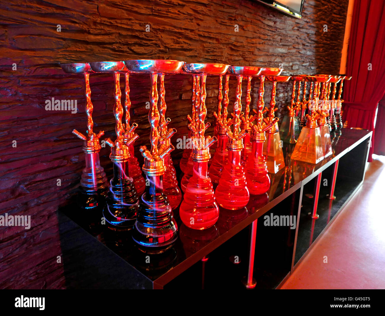 Pipe smoking club hi-res stock photography and images - Alamy
