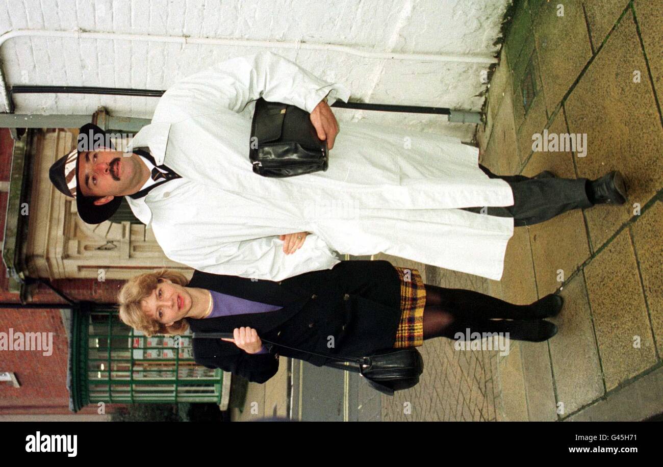 Former Liverpool Goalkeeper Bruce Grobbelaar With His Wife Debbie Stock ...