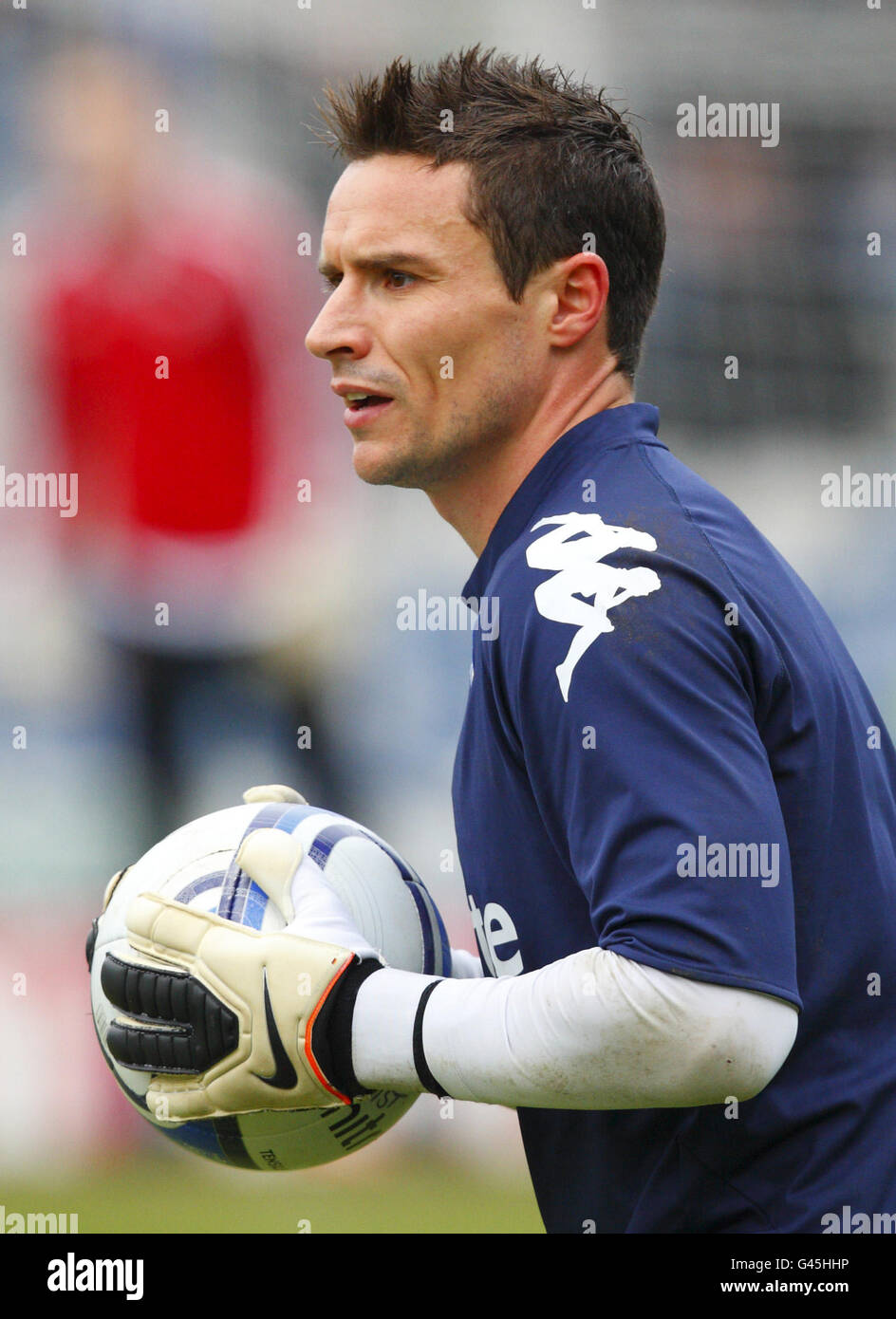 Portsmouth goalkeeper darryl flahavan hi-res stock photography and ...
