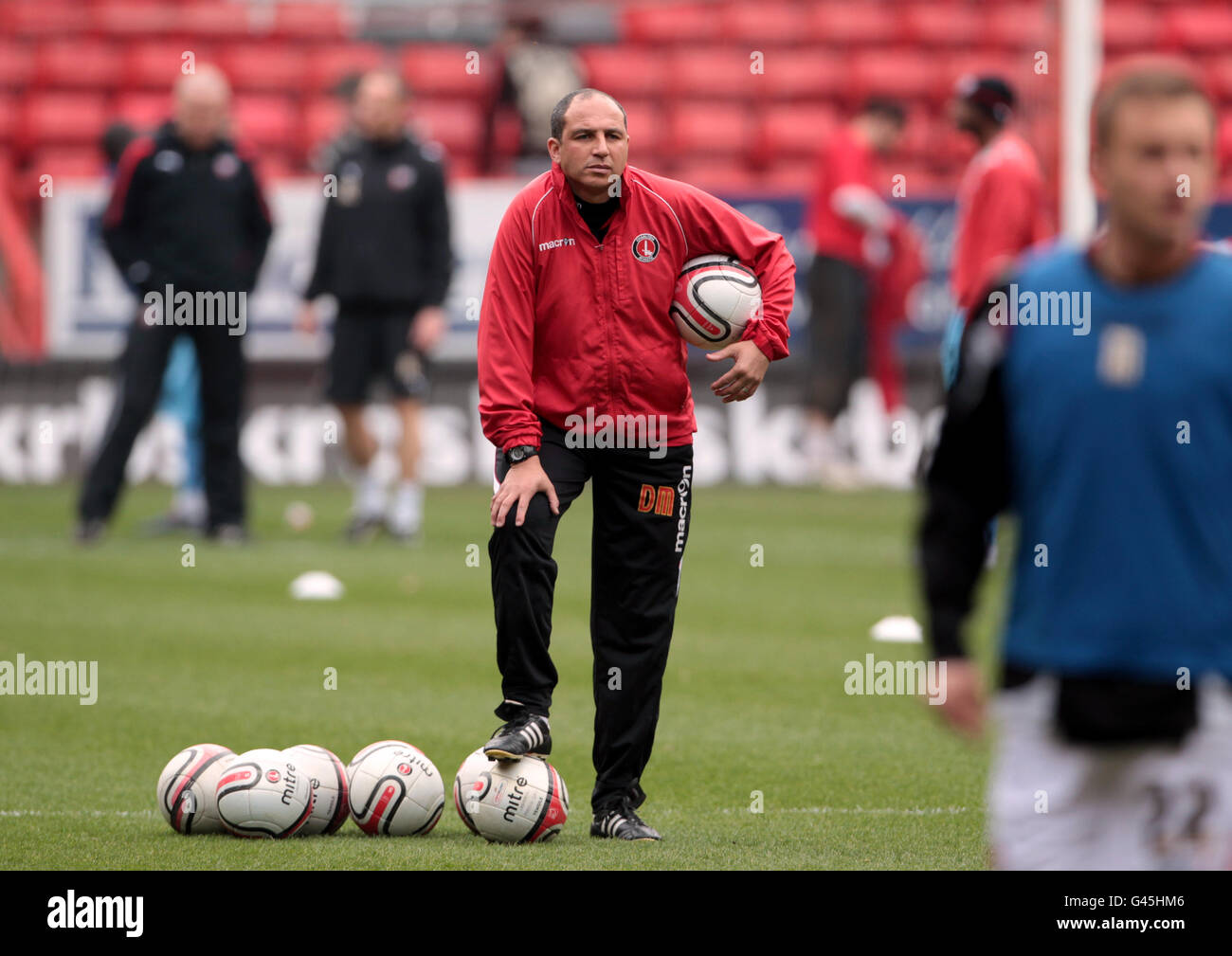 Charlton athletic coach damian matthew hi-res stock photography and ...