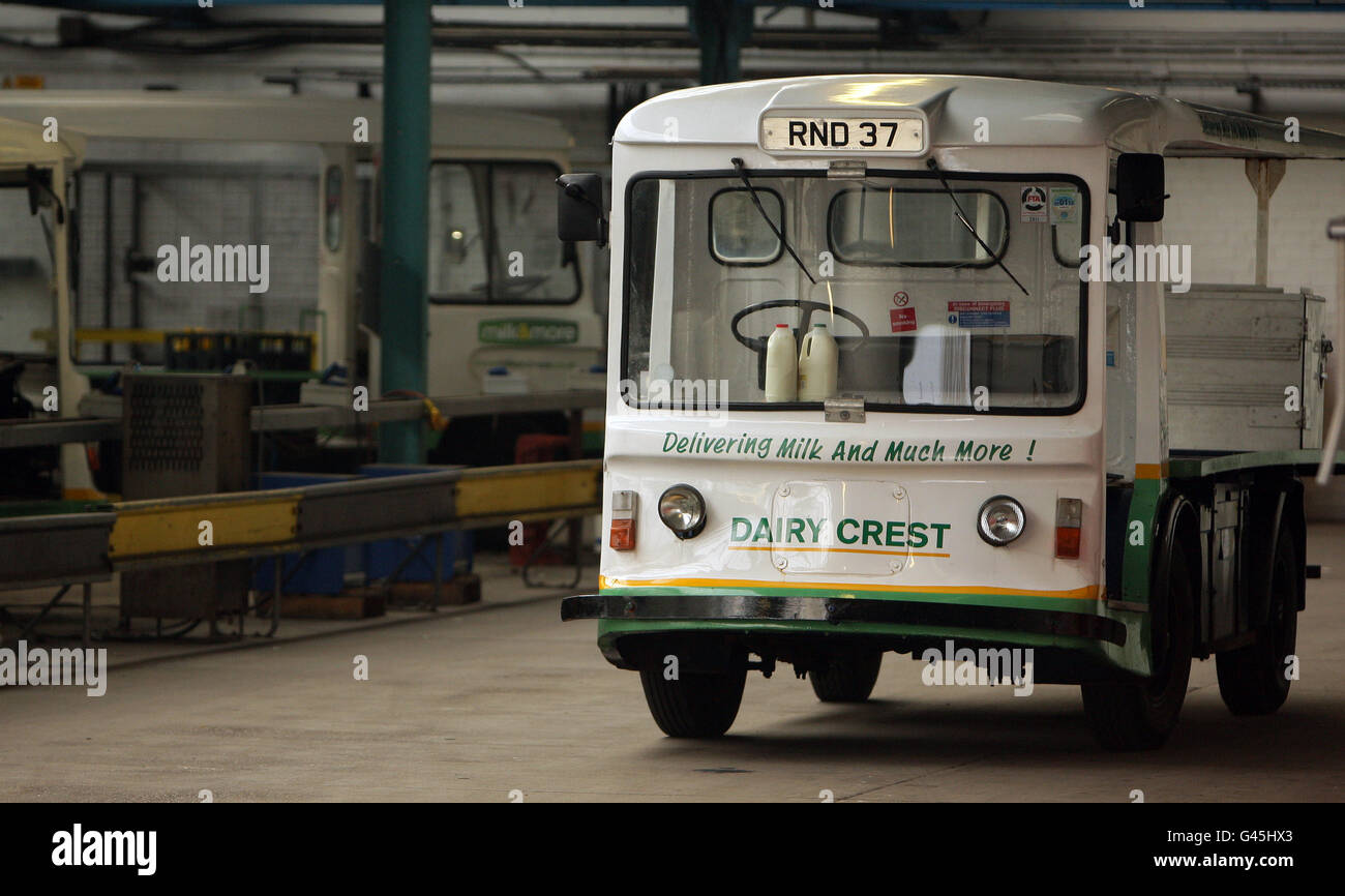 Dairy crest milk float hi-res stock photography and images - Alamy