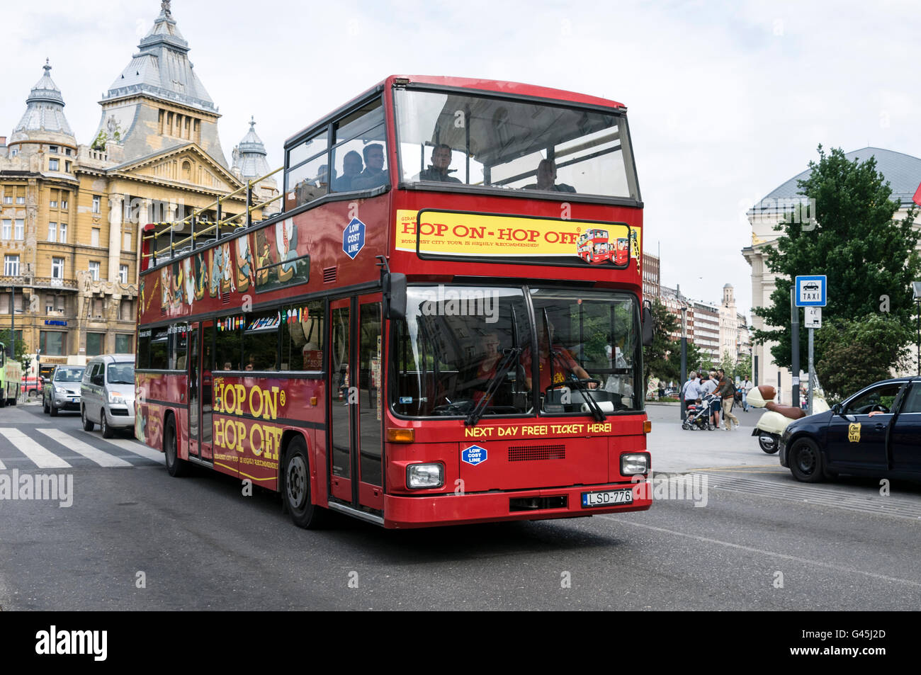 Budapest hop on hop off bus hi-res stock photography and images - Alamy