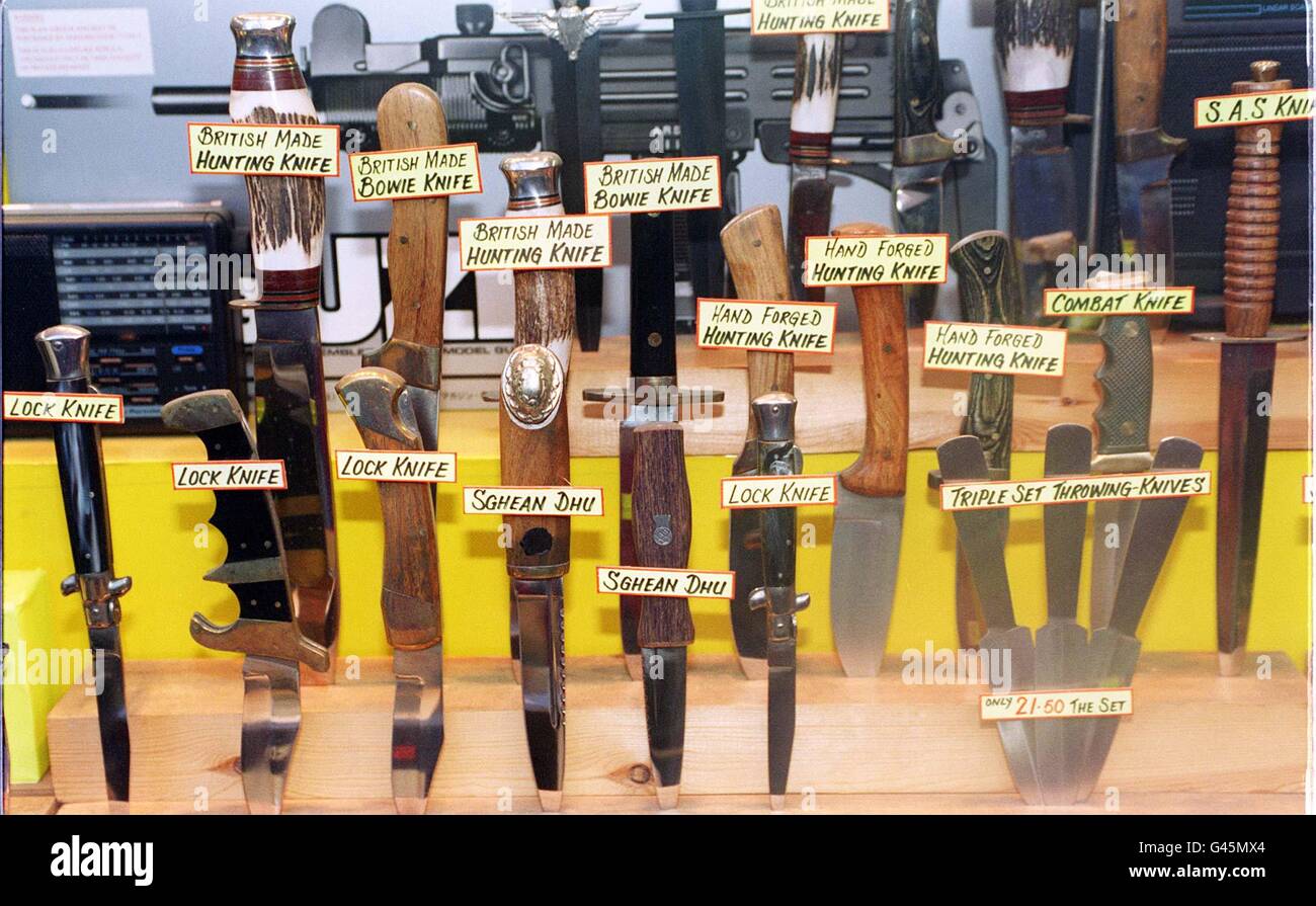 Knives sale in shop window hi-res stock photography and images - Alamy