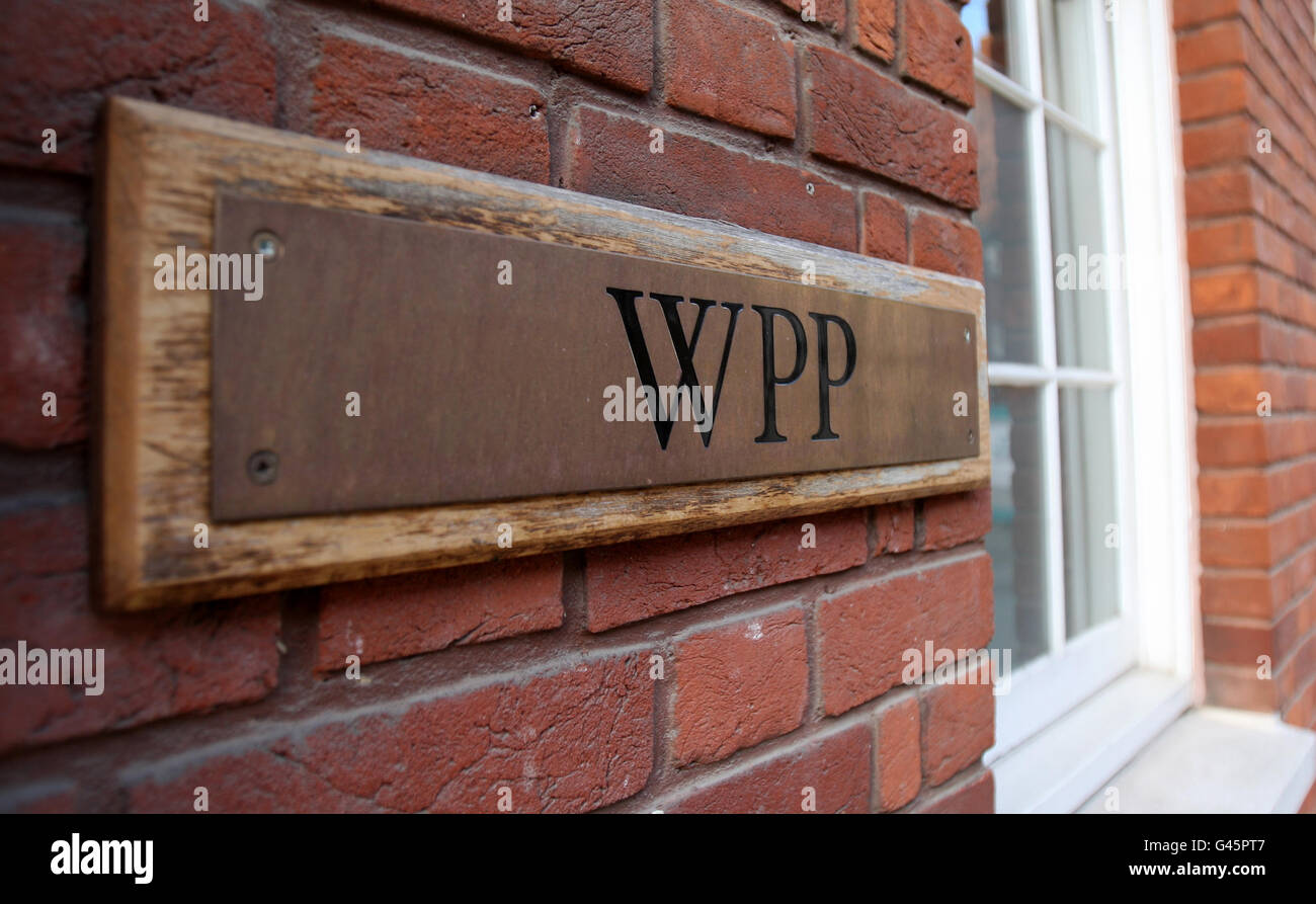 Signage outside wpp offices in farm street hi-res stock photography and ...
