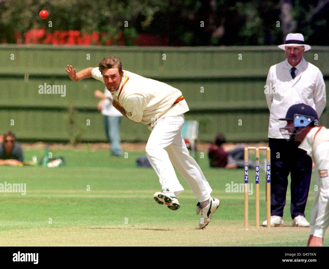Phil tufnell cricket match hi-res stock photography and images - Alamy