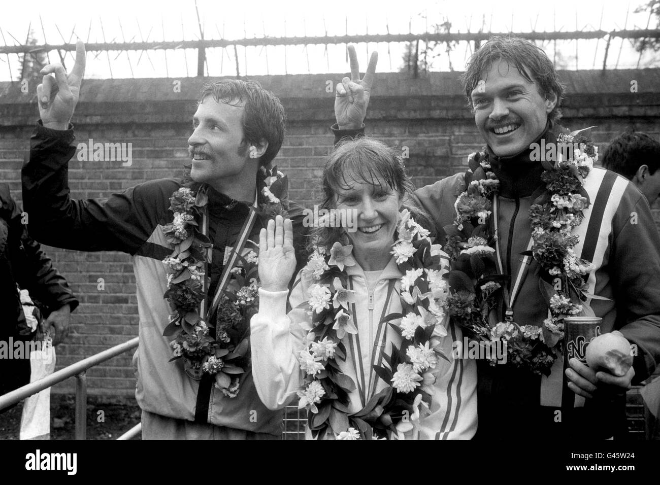 Joint winners of the men's elite race American Dick Beardsley (l) and ...