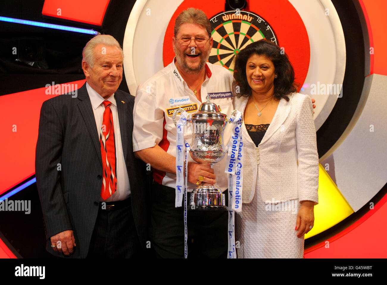 Darts world championship trophy hi-res stock photography and images - Alamy