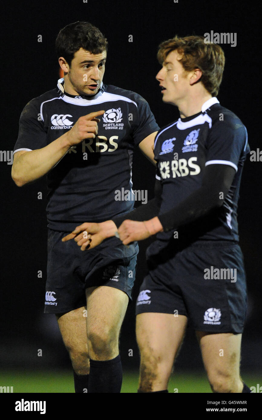 Scotland's Stuart Edwards (left) chats with team mate James Munro Stock ...